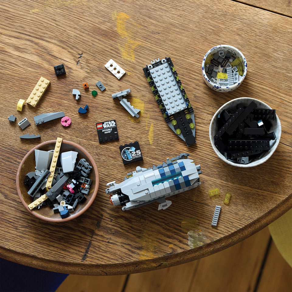 LEGO® Star Wars™ Invisible Hand™ – AG LEGO® Certified Stores