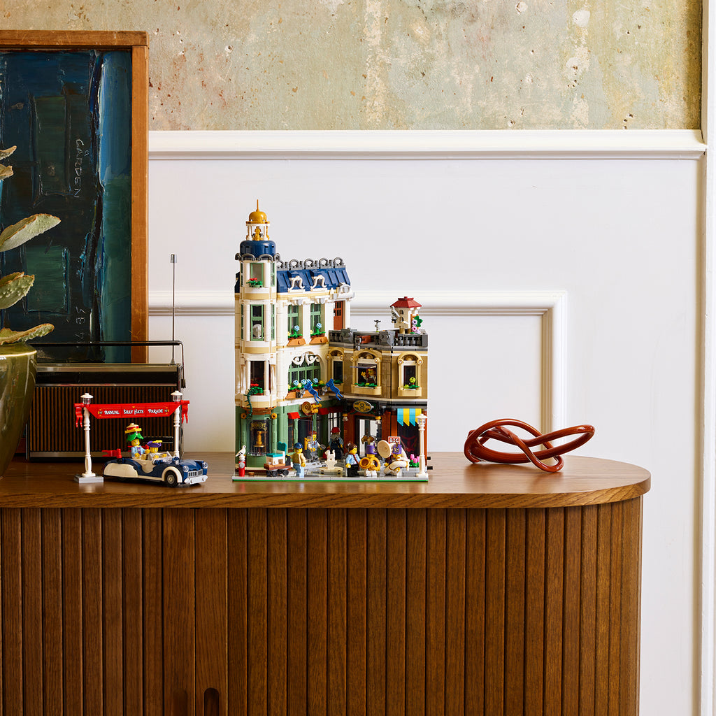 LEGO® Icons Vintage Parade Car – AG LEGO® Certified Stores