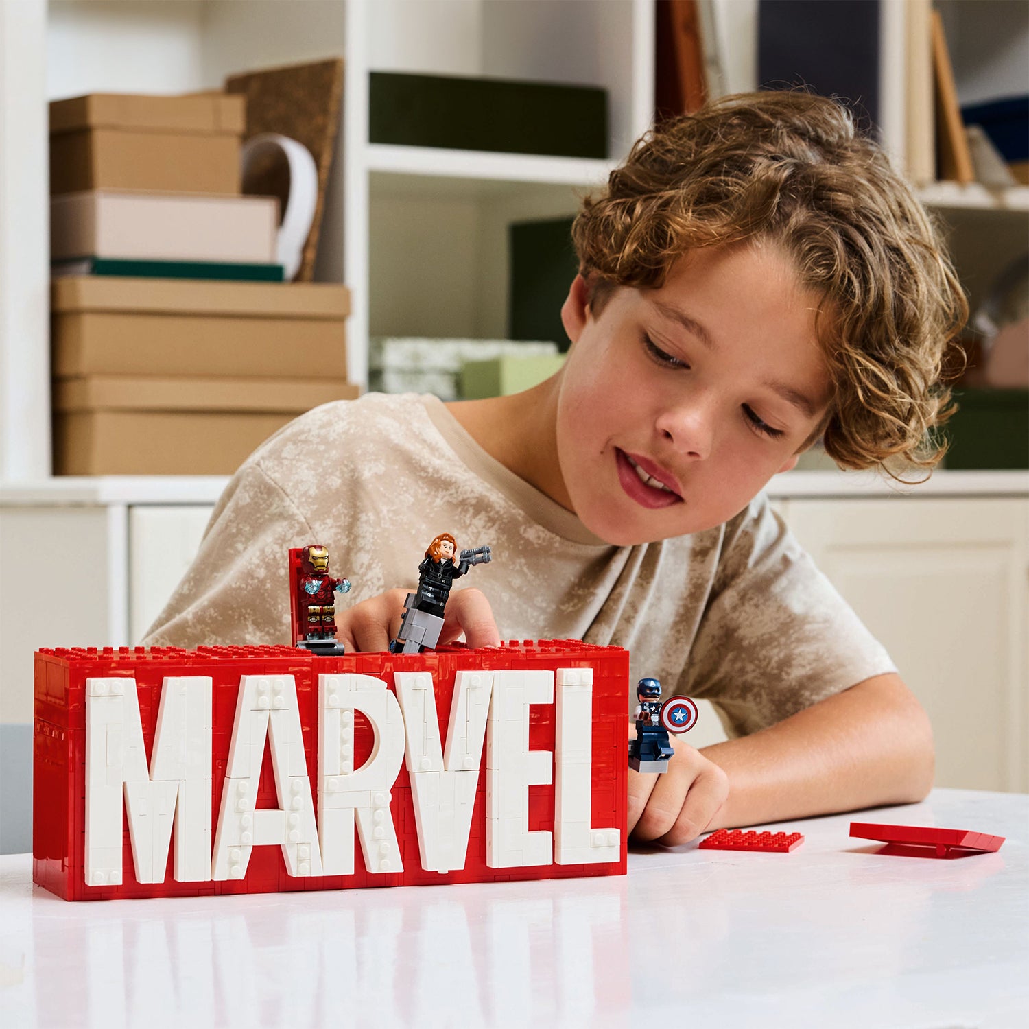 LEGO® Marvel: MARVEL Logo & Minifigures – AG LEGO® Certified Stores
