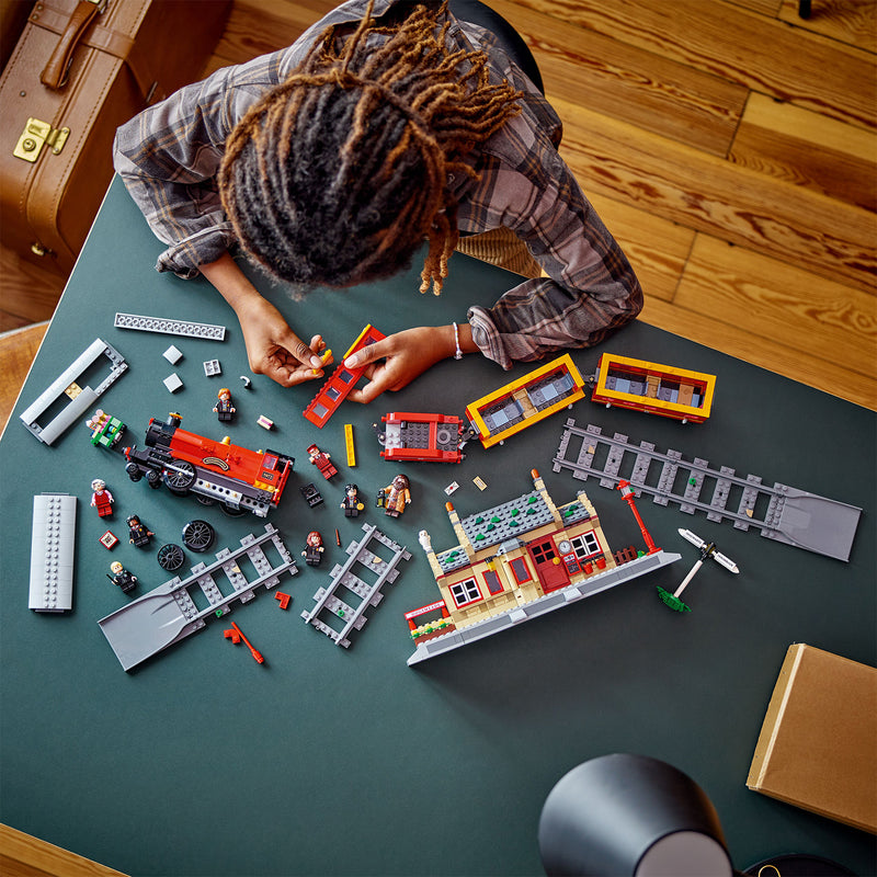 LEGO® Harry Potter™ Hogwarts Express™ & Hogsmeade™ Station – AG LEGO ...