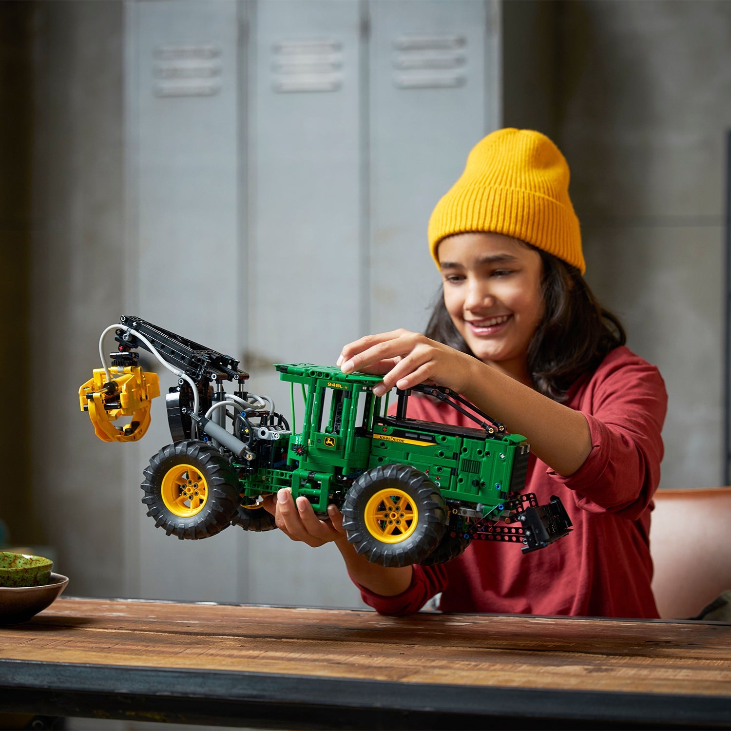 LEGO® Technic™ John Deere 948L-II Skidder – AG LEGO® Certified Stores