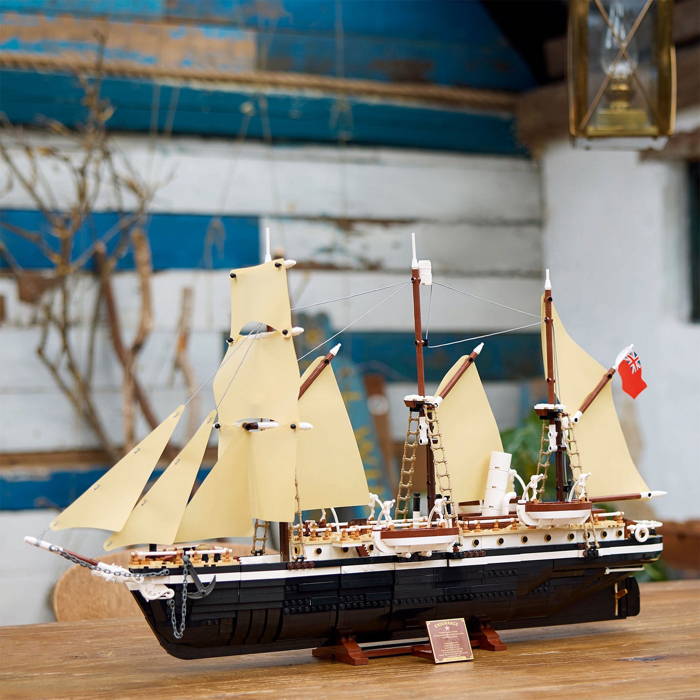 LEGO® ICONS™ The Endurance – AG LEGO® Certified Stores