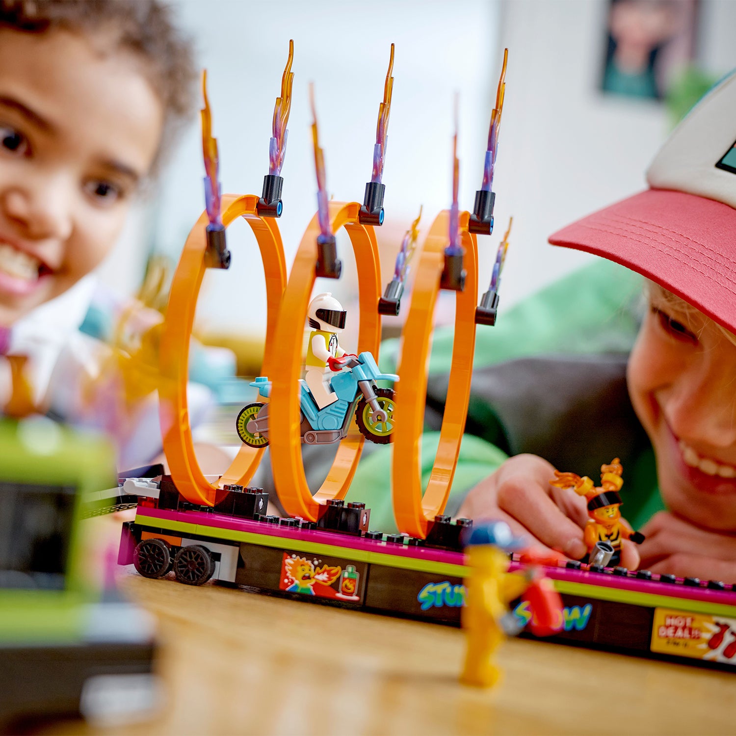 LEGO® City Stunt Truck & Ring of Fire Challenge – AG LEGO® Certified Stores