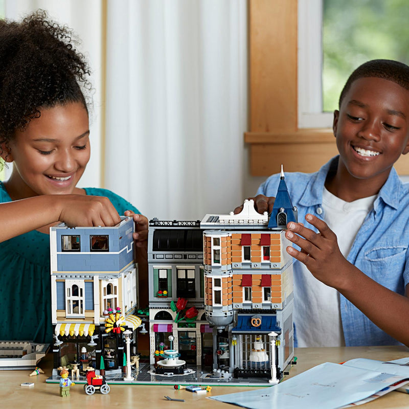 LEGO® Creator Expert Assembly Square – AG LEGO® Certified Stores