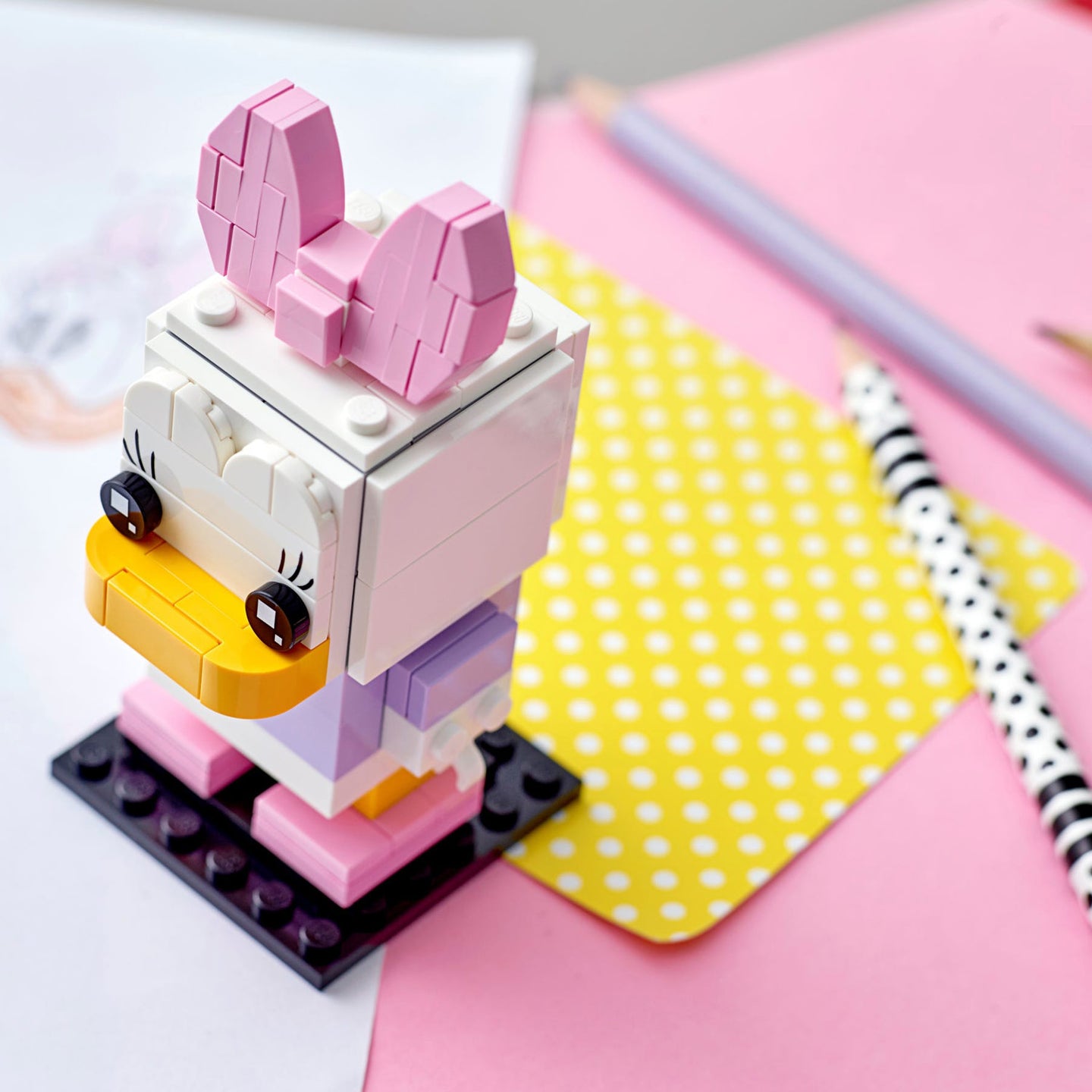 LEGO® BrickHeadz™ Disney Daisy Duck – AG LEGO® Certified Stores